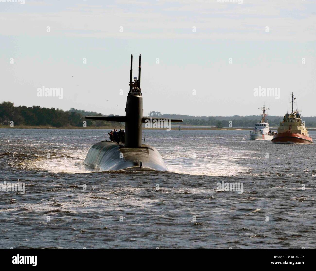 The Ohio-class ballistic-missile submarine USS Tennessee (SSBN 734 ...