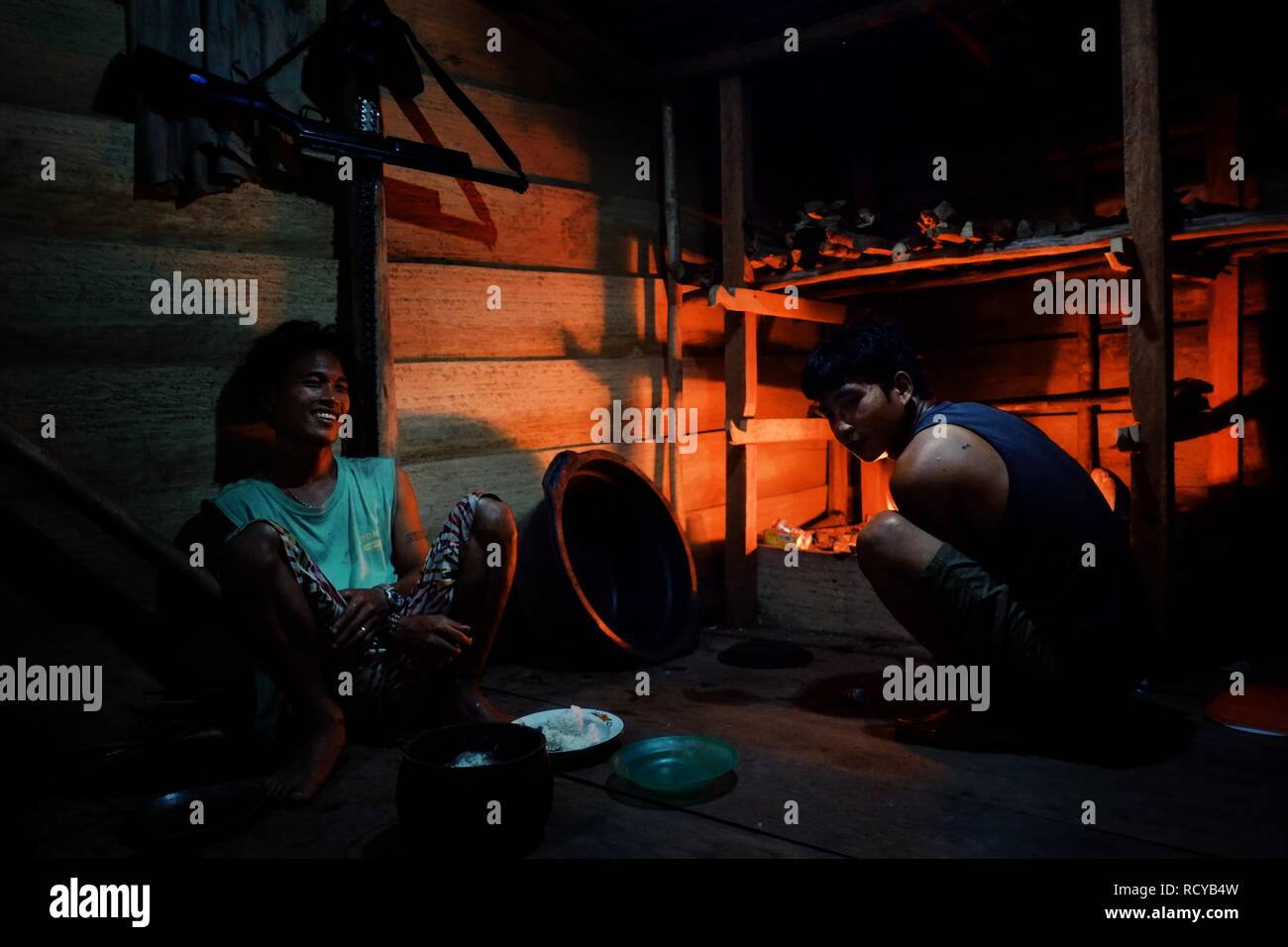 Traditional aboriginal cooking hi-res stock photography and images - Alamy