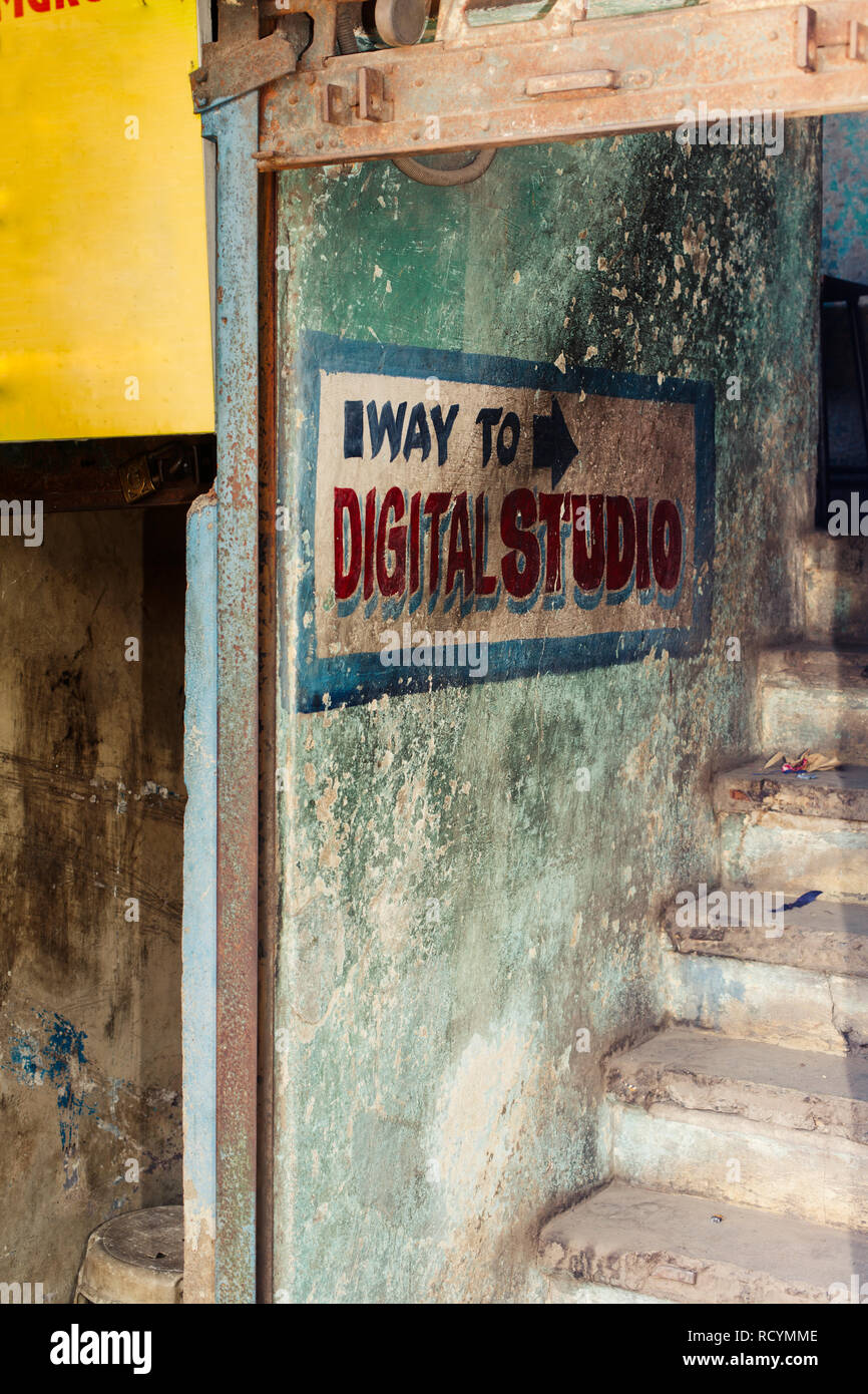 Mobile phone shop india hi-res stock photography and images - Alamy