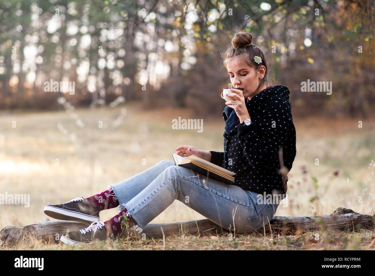 Woman reading with coffee hi-res stock photography and images - Alamy