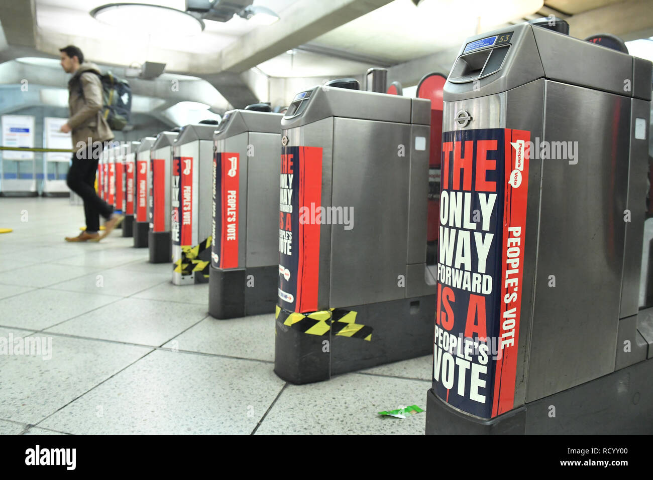 Ticket barriers at underground station hi-res stock photography and ...