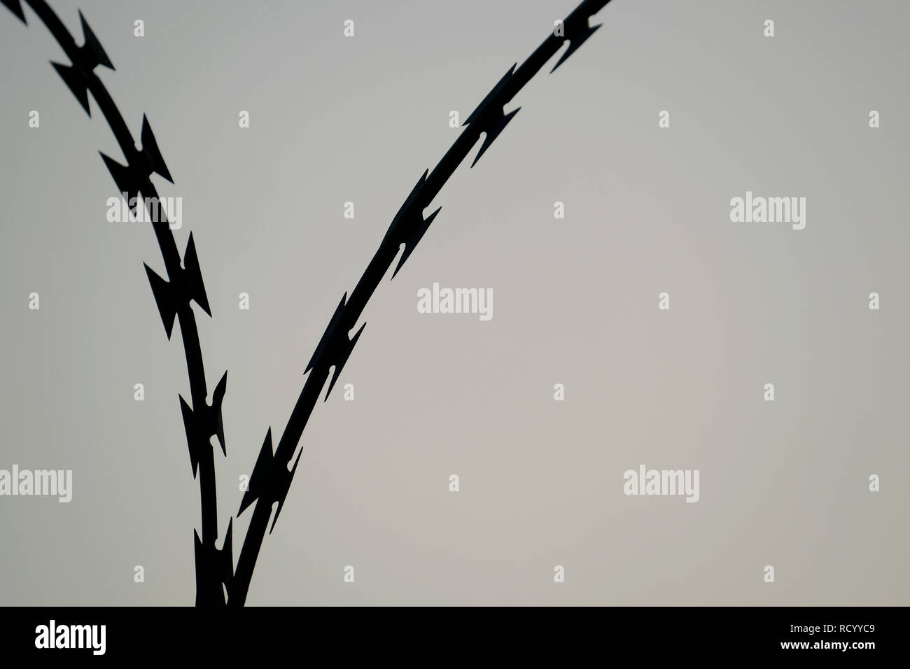 Razor blade fence hi-res stock photography and images - Alamy