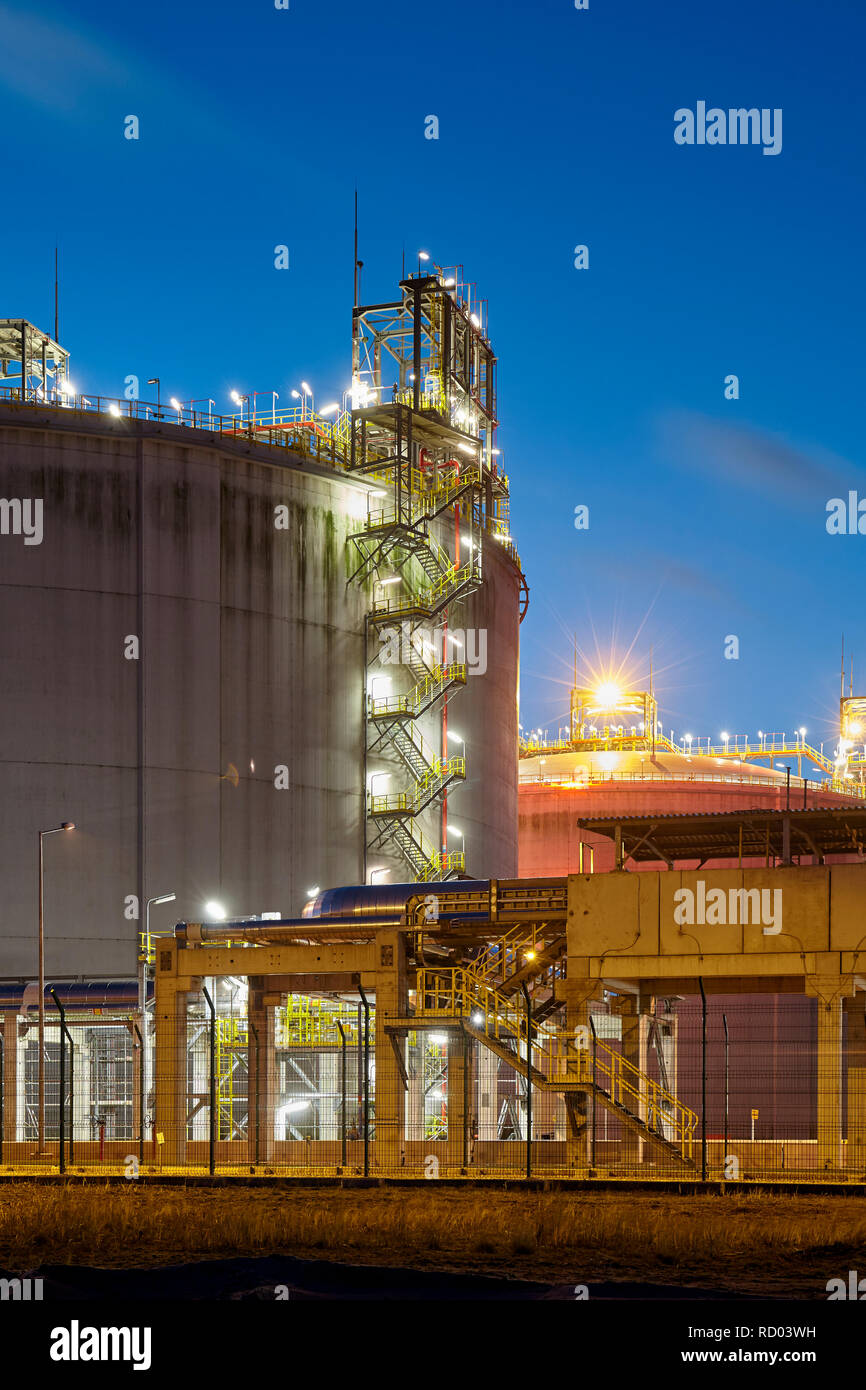 Liquefied Natural Gas Stock Photos & Liquefied Natural Gas Stock Images ...