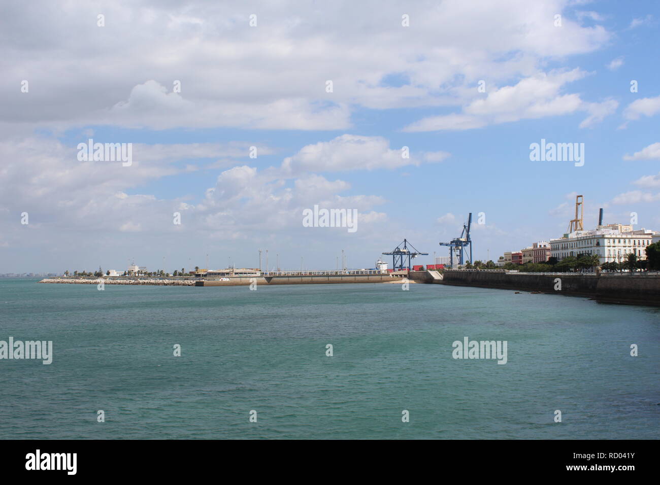 The port in Cadiz Stock Photo - Alamy