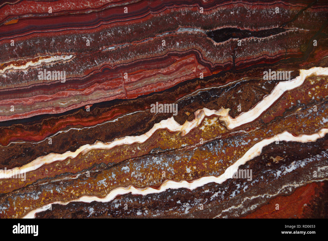 The structure of Onyx, a bright red color with dark streaks and waves ...
