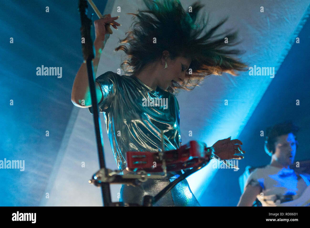 Woman singing on stage hi-res stock photography and images - Alamy