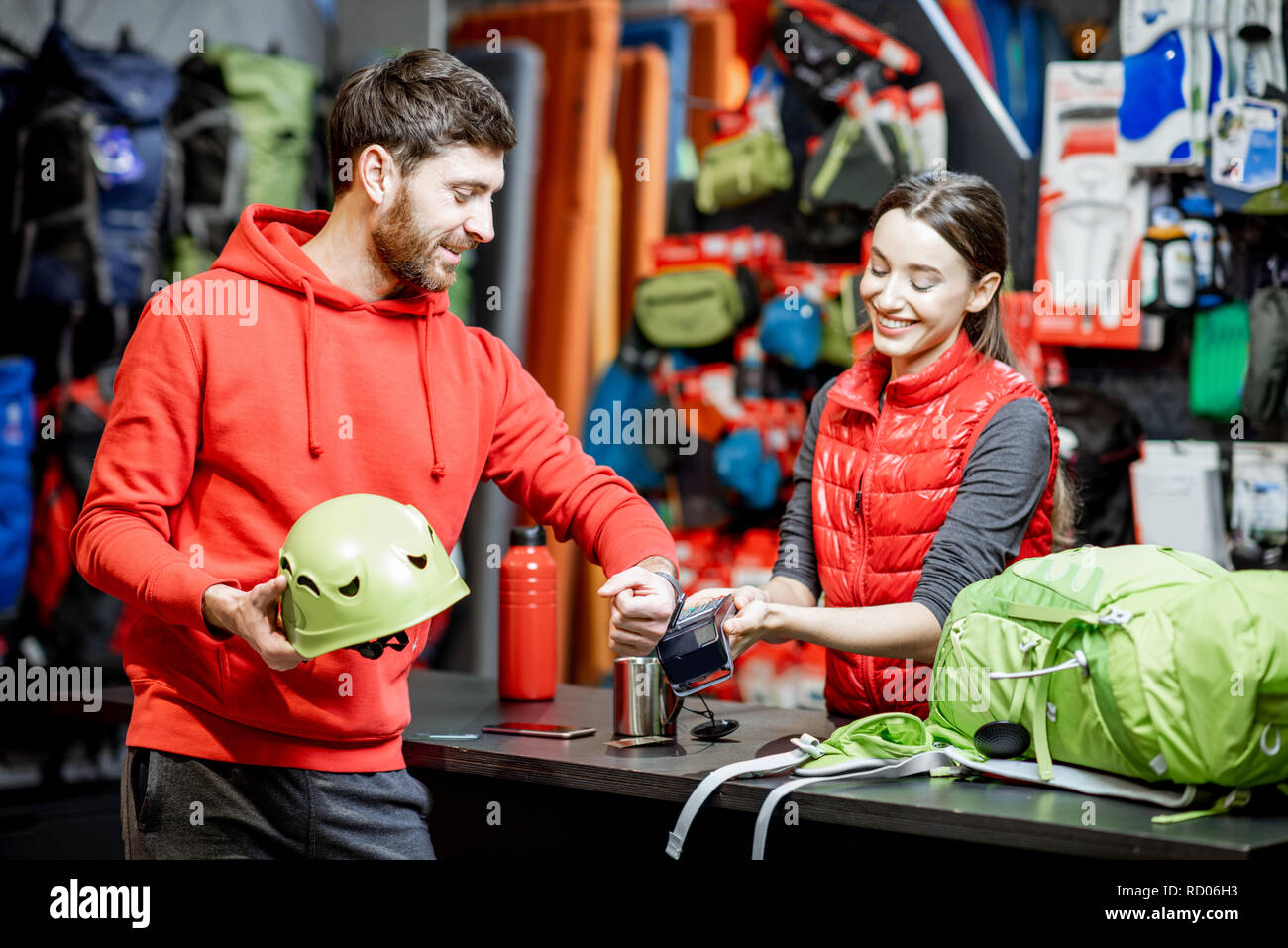 Person buying goods store hi-res stock photography and images - Alamy