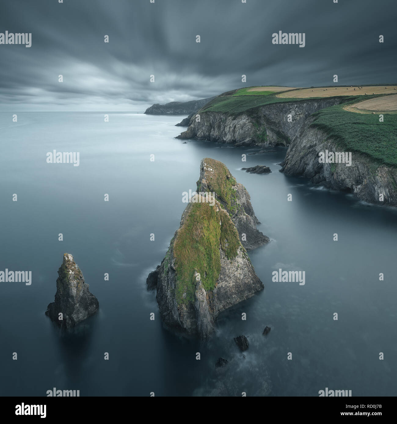 Ireland sea stack hi-res stock photography and images - Alamy