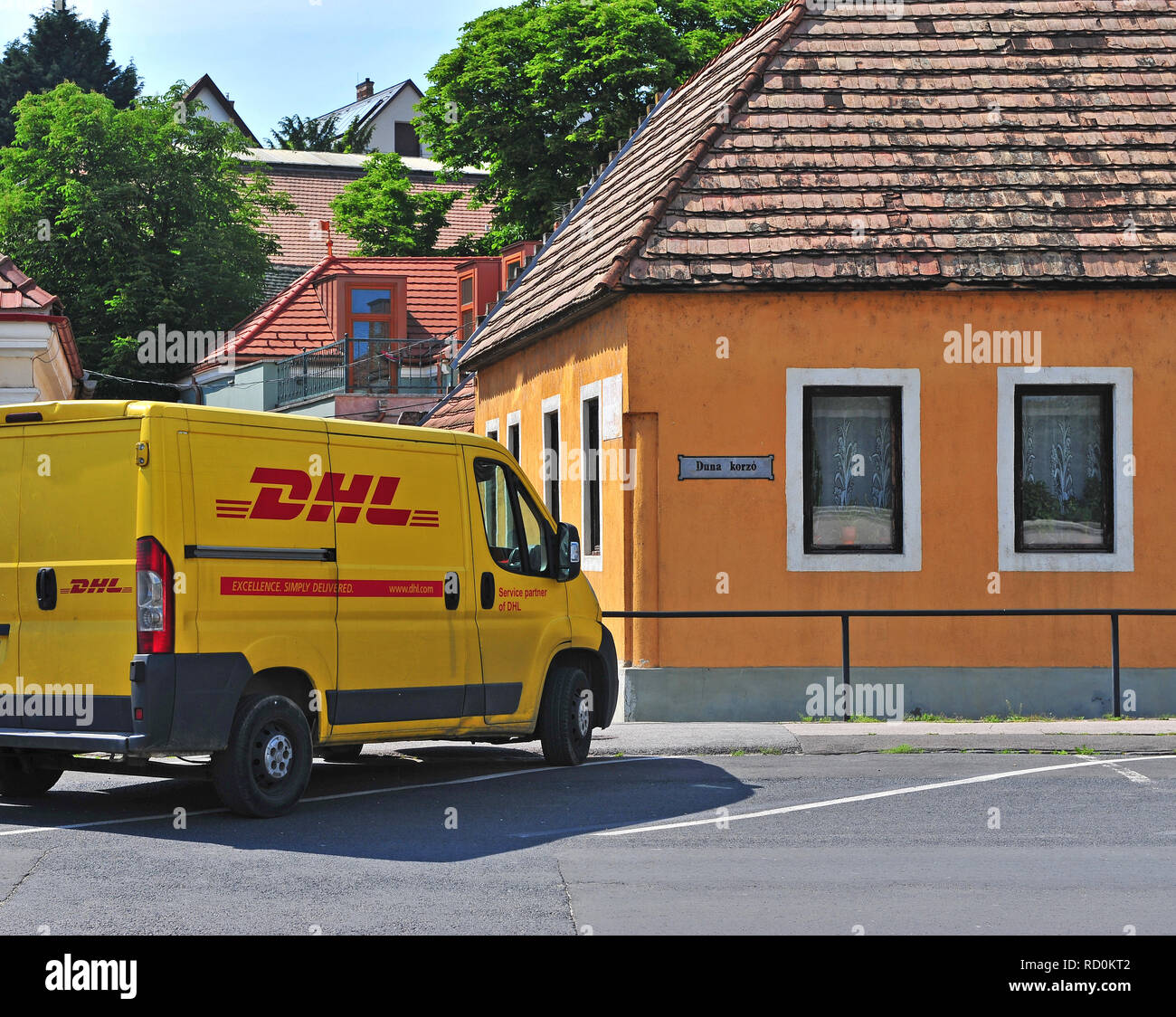 Dhl van hi-res stock photography and images - Alamy