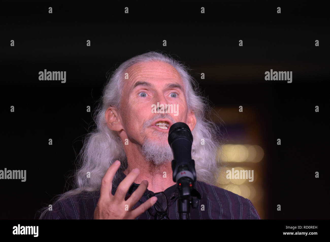 Bonn, Germany. 20th Oct 2017. Camden Toy (*1957), US actor, asking Tony ...