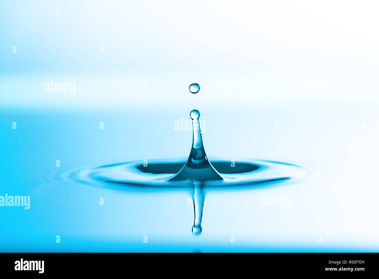 Close up water ripple droplet hi-res stock photography and images - Alamy
