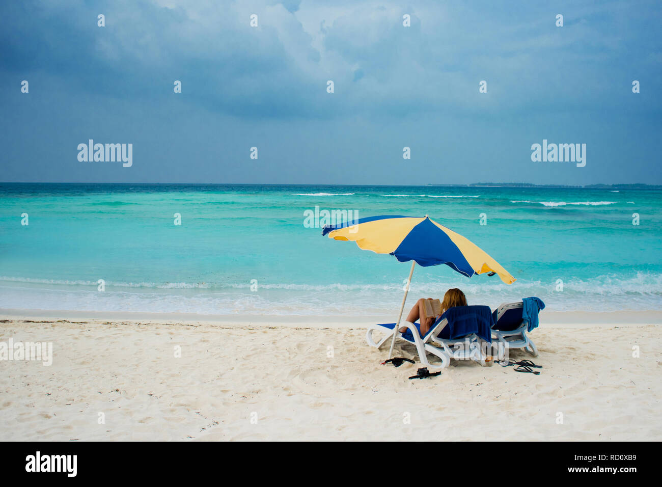 Lie in the sun hi-res stock photography and images - Alamy