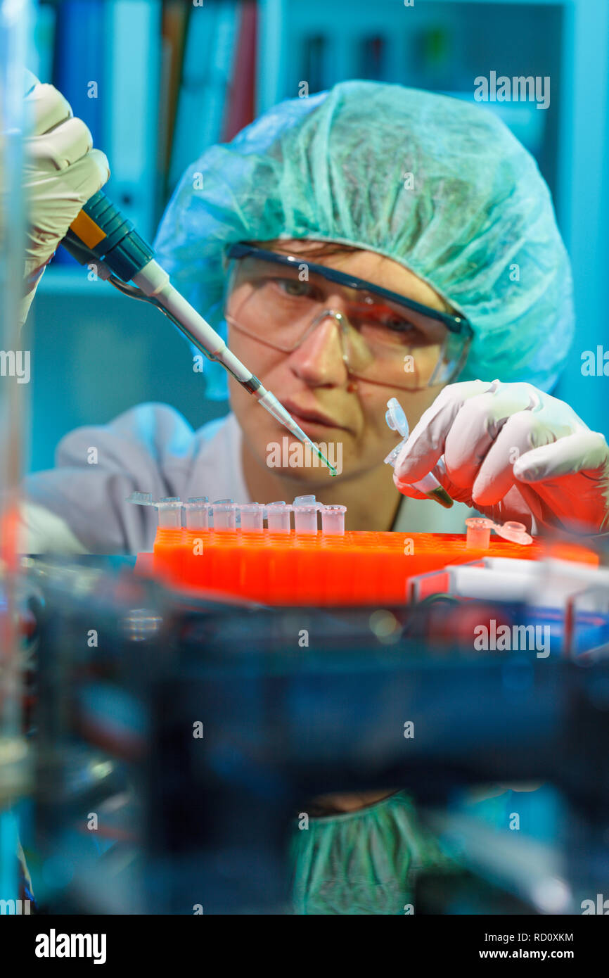 Reprogenetics research laboratory hi-res stock photography and images ...