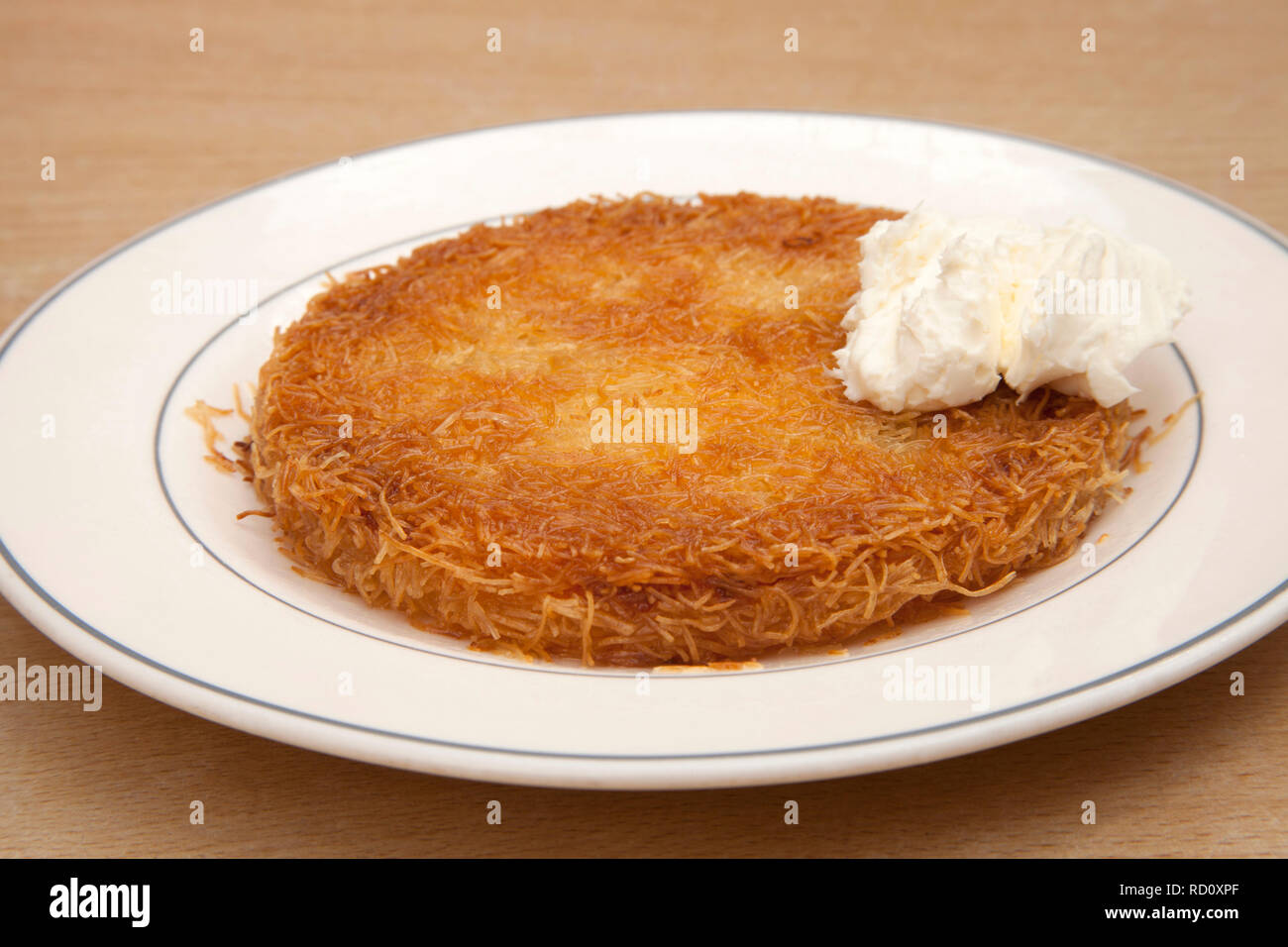 Traditional Turkish dessert kunefe Stock Photo - Alamy