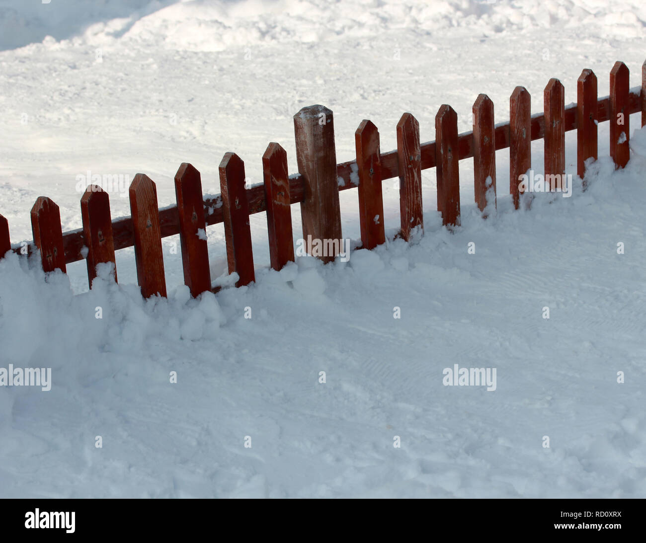 snow covered wood fence Stock Photo - Alamy