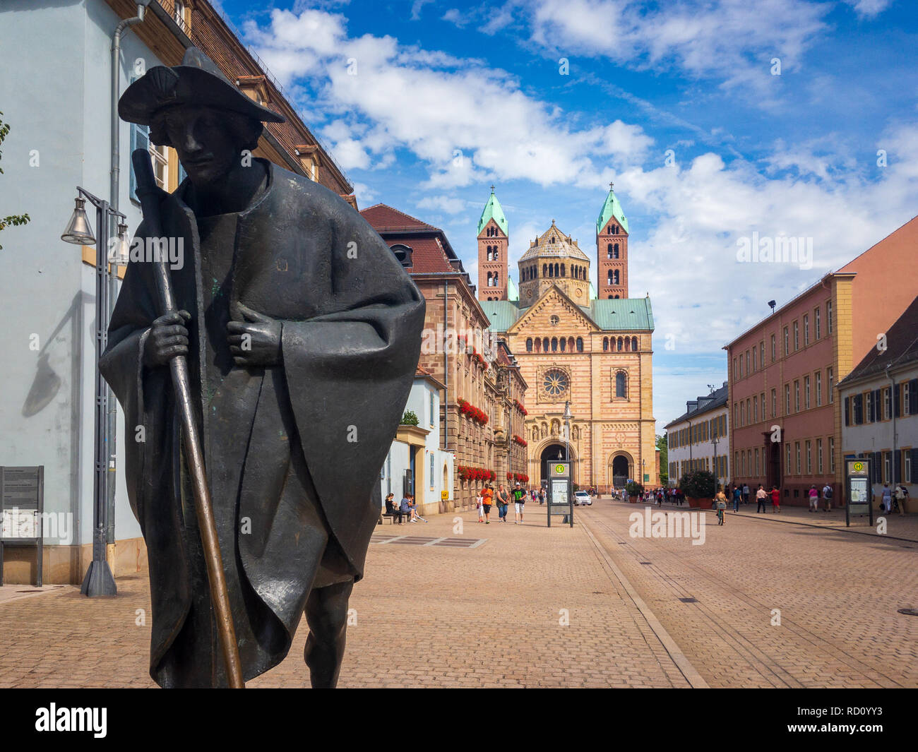 Pilgrim statue (Jakobspilger) and western facade of historic Speyer ...