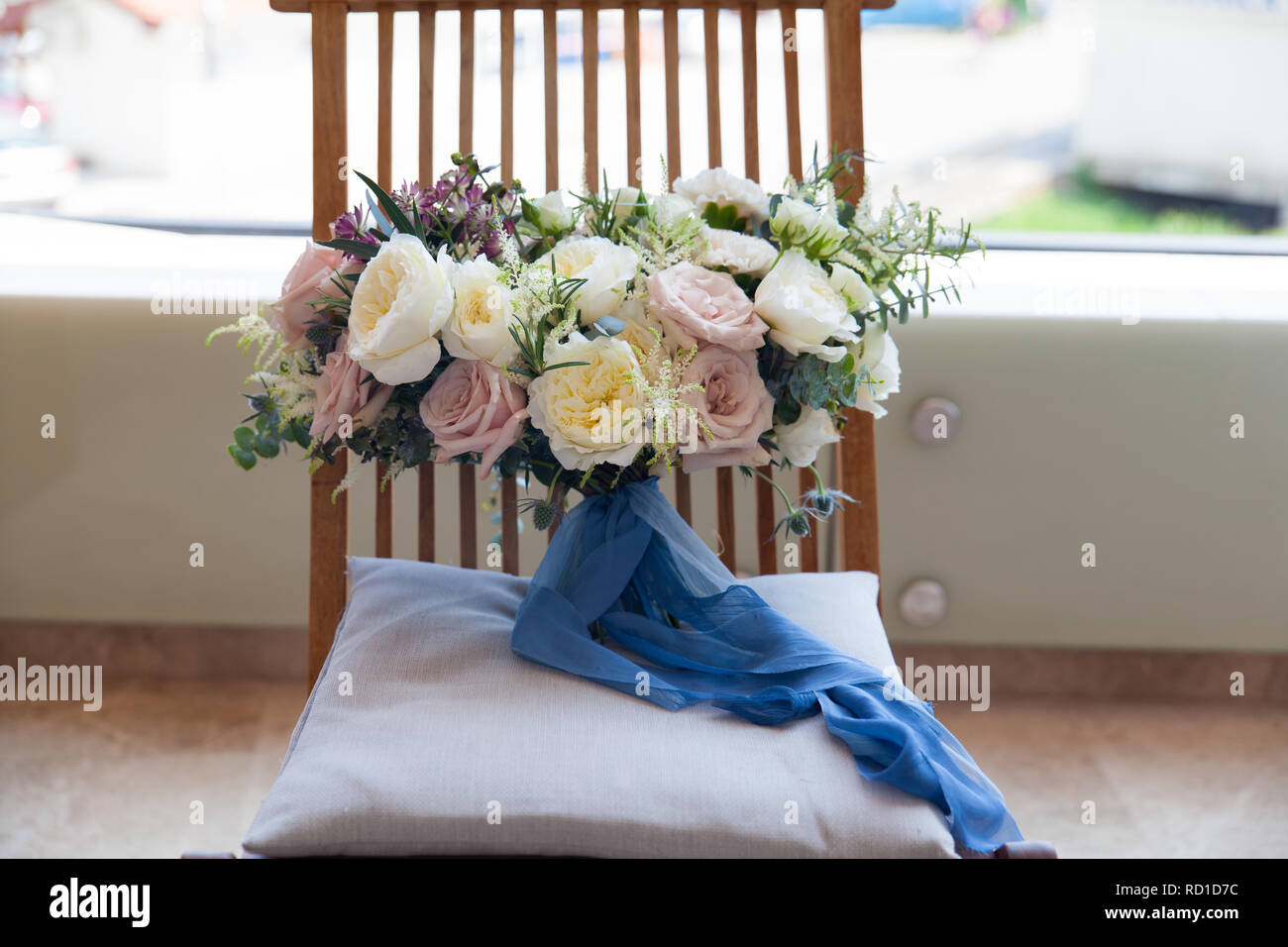 wedding bouquet with david austin roses Stock Photo - Alamy