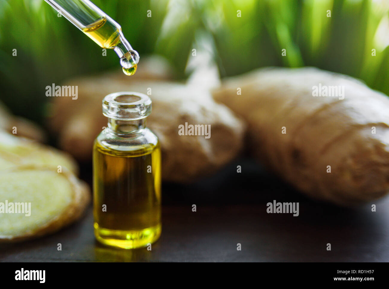 Ginger oil hi-res stock photography and images - Alamy