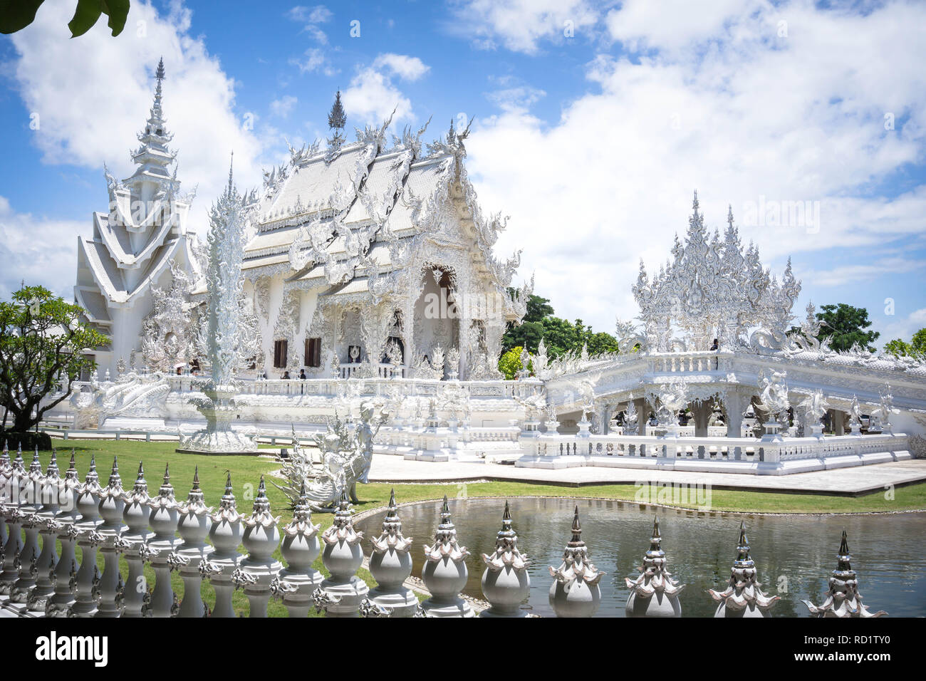 White temple chiang rai hi-res stock photography and images - Alamy