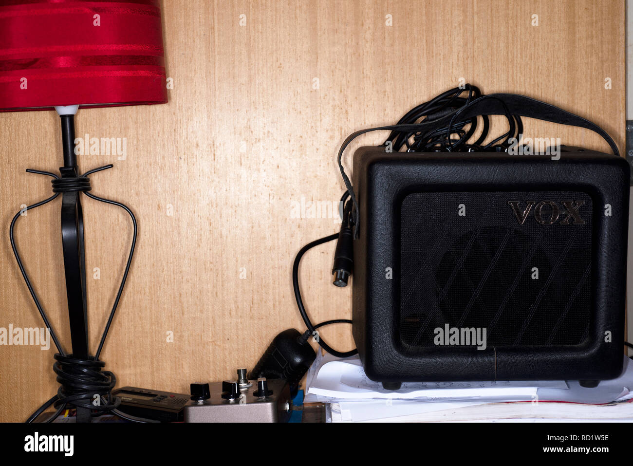 Small vox amplifier hi-res stock photography and images - Alamy