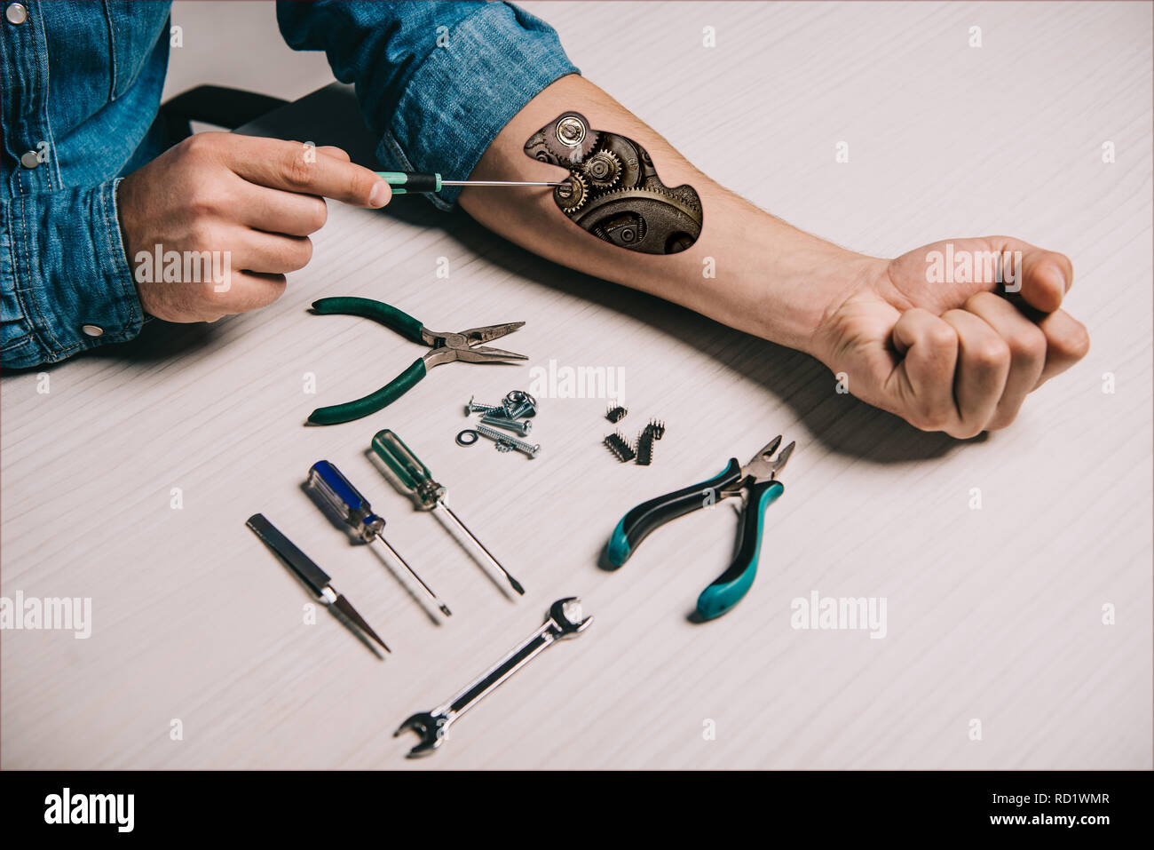 Metallic implants hi-res stock photography and images - Alamy