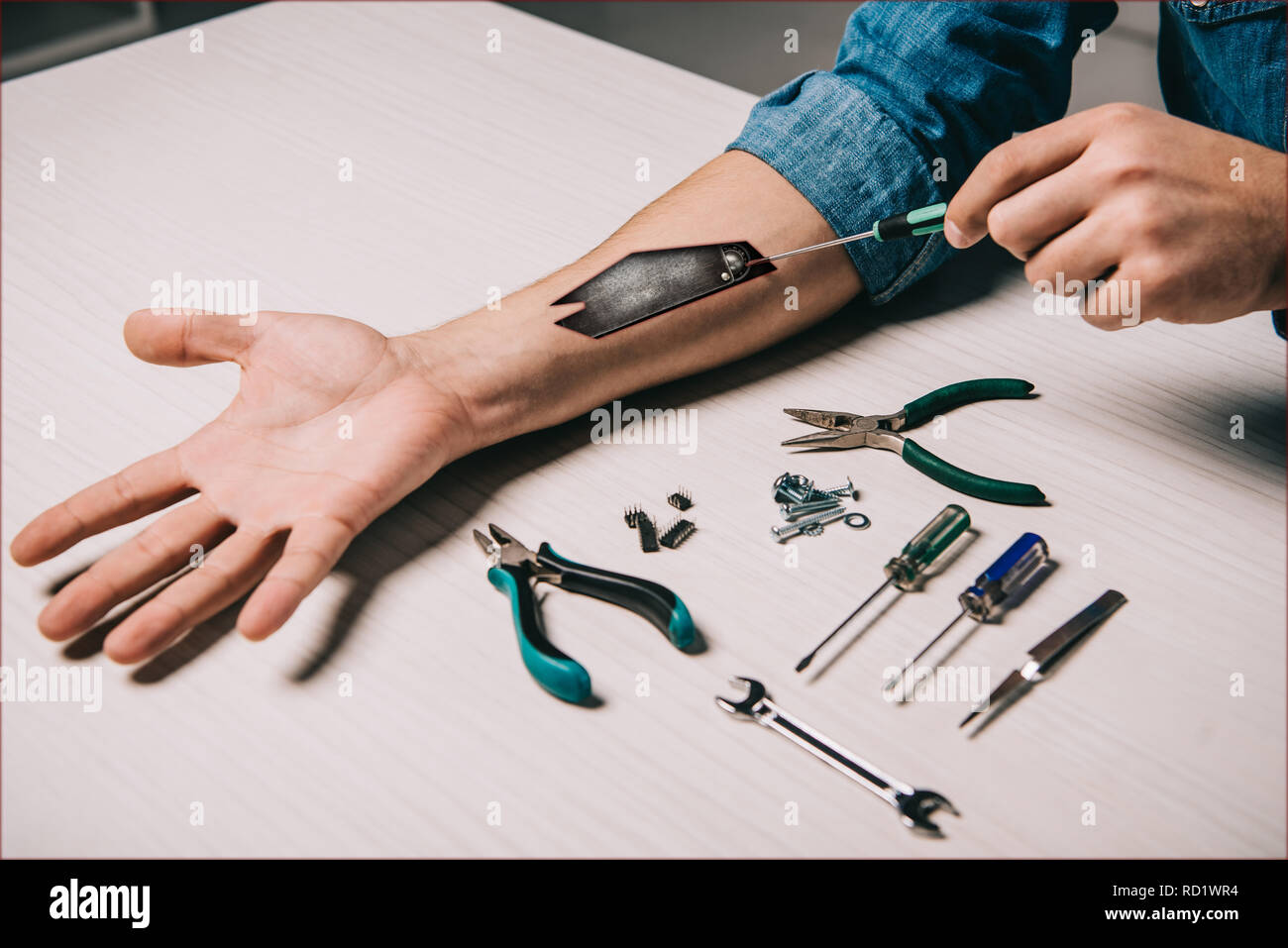 Arm repair hi-res stock photography and images - Alamy