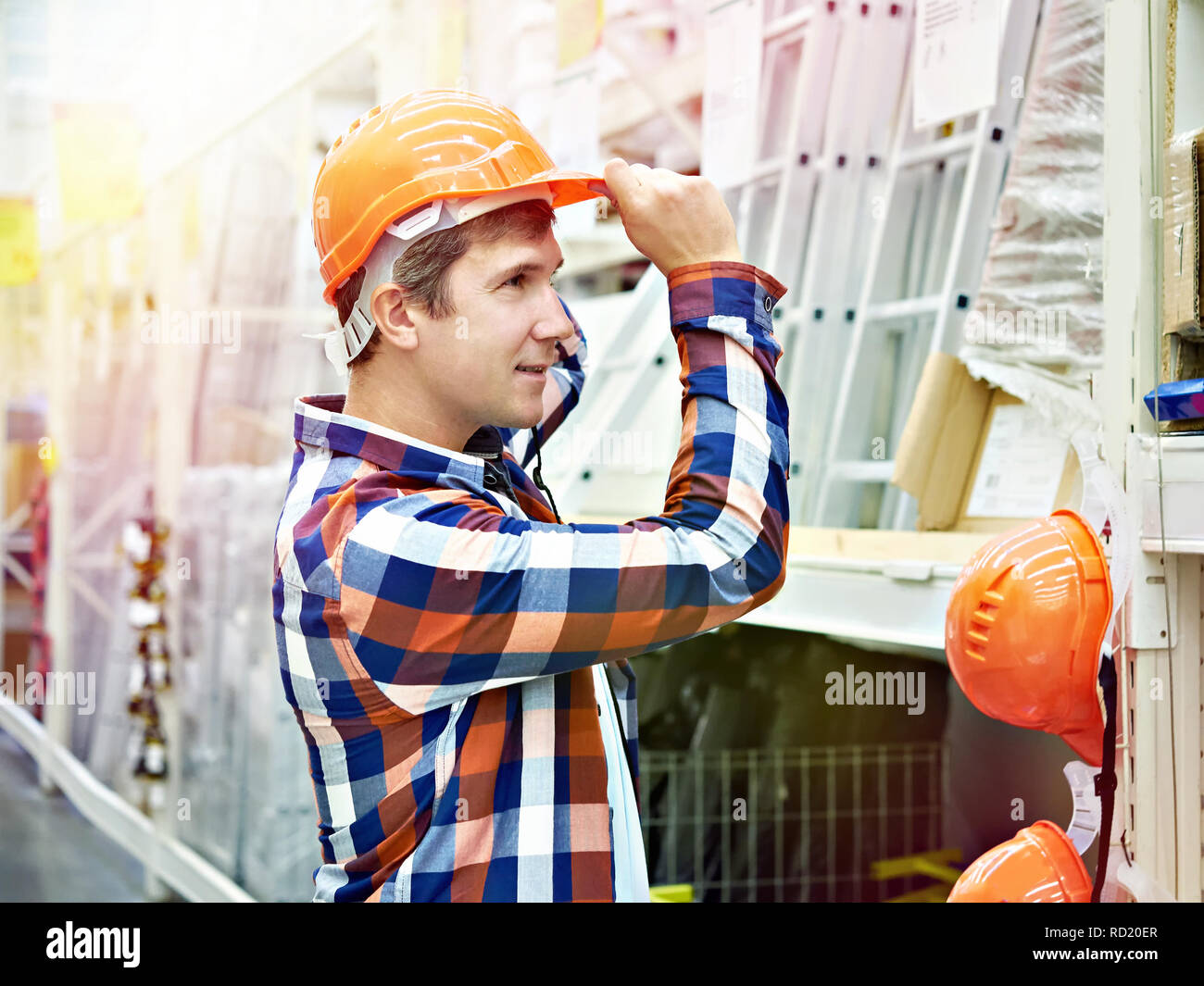Mature man in construction hi-res stock photography and images - Alamy