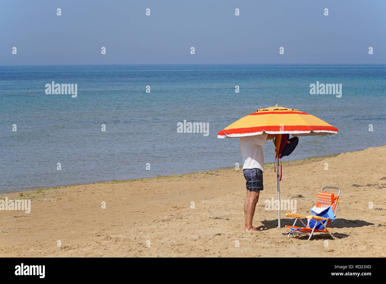 Head parasol hi-res stock photography and images - Alamy