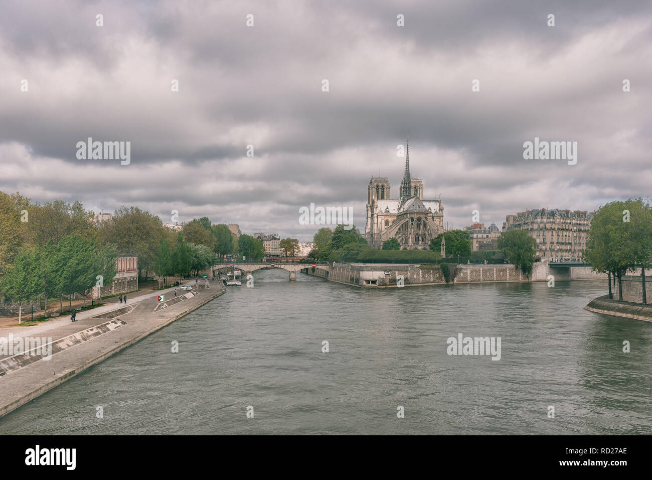 Paris france notre dame spring summer hi-res stock photography and ...