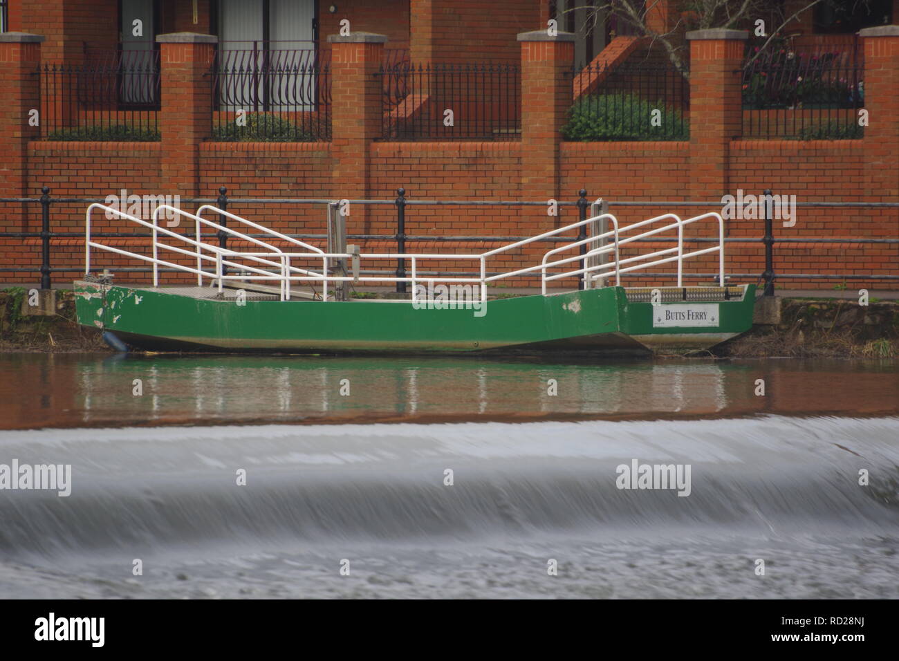 Hand operated ferry crossing river hi-res stock photography and images ...