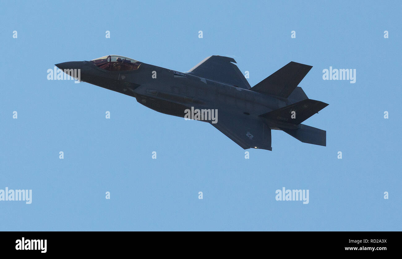 Lockheed Martin F-35 Lightning II, stealth single seat fighter ...