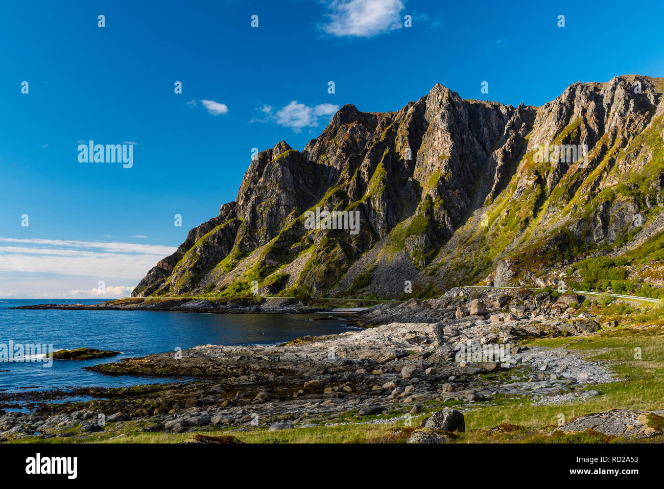 Falling into the ocean hi-res stock photography and images - Alamy