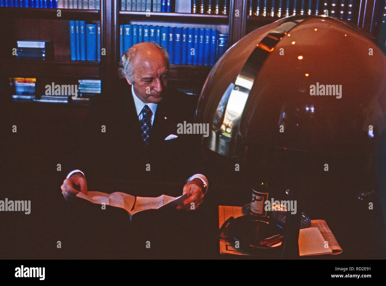 Bundespräsident Walter Scheel in seinem Büro in Bonn, Deutschland 1978 ...