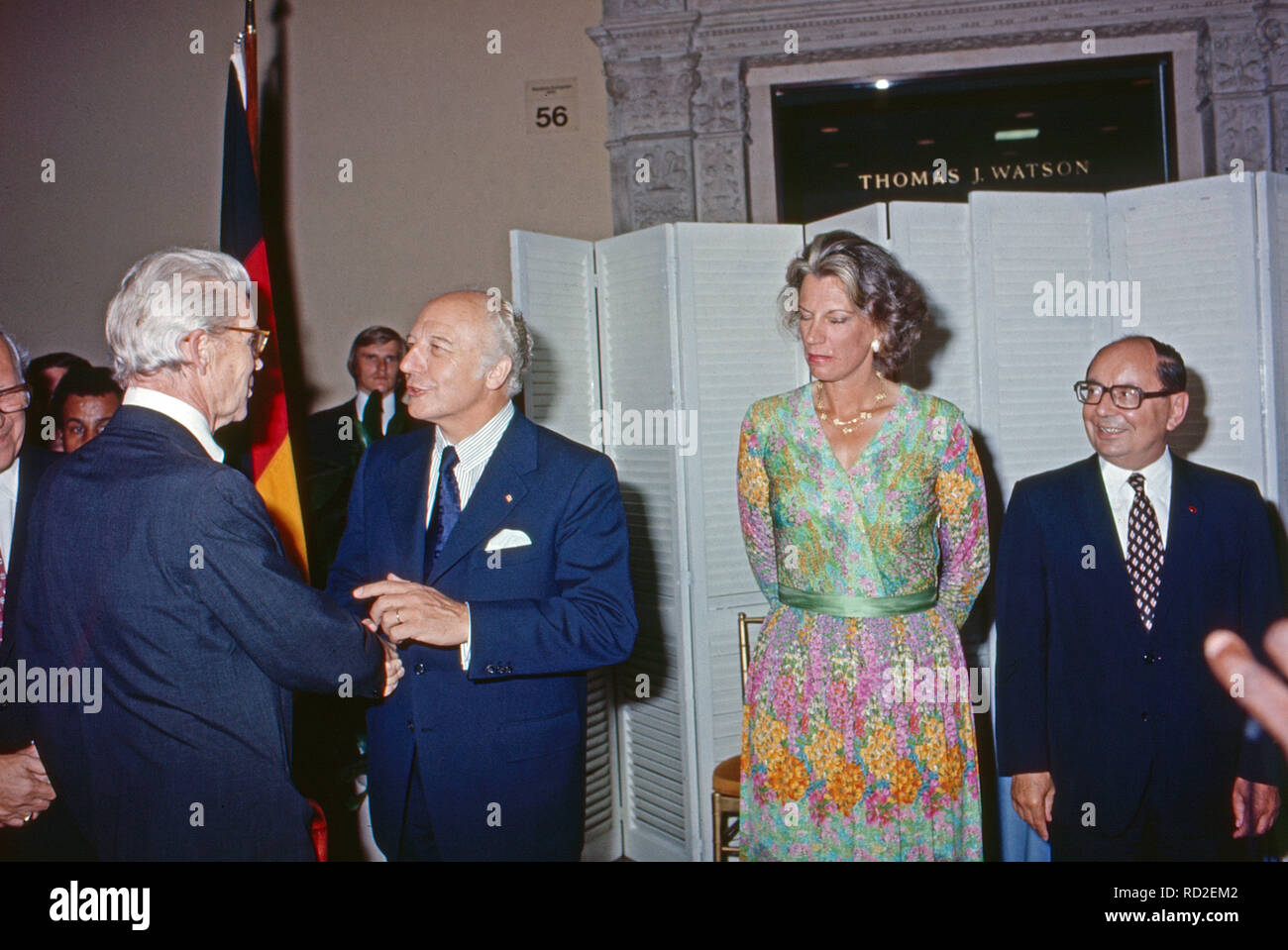 Bundespräsident Walter Scheel mit Gemahlin Dr. Mildred Scheel bein ...