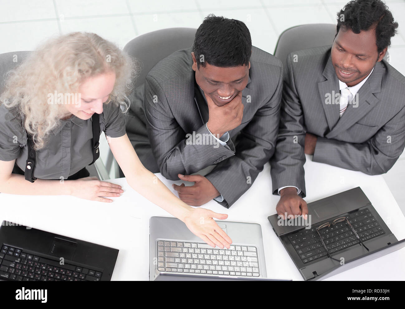 Happy employees sitting table hi-res stock photography and images - Alamy
