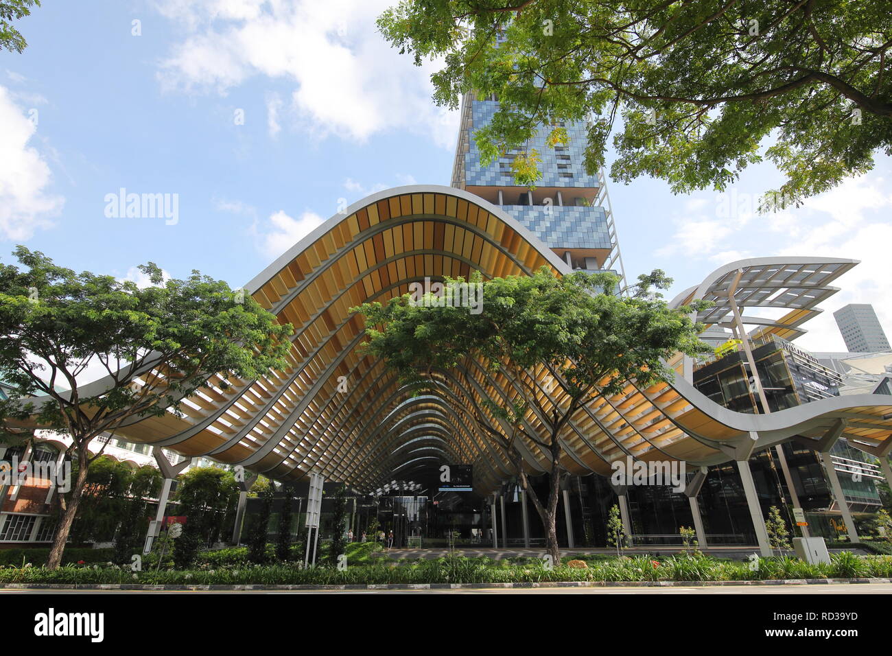 Esplanade MRT station in Singapore Stock Photo - Alamy