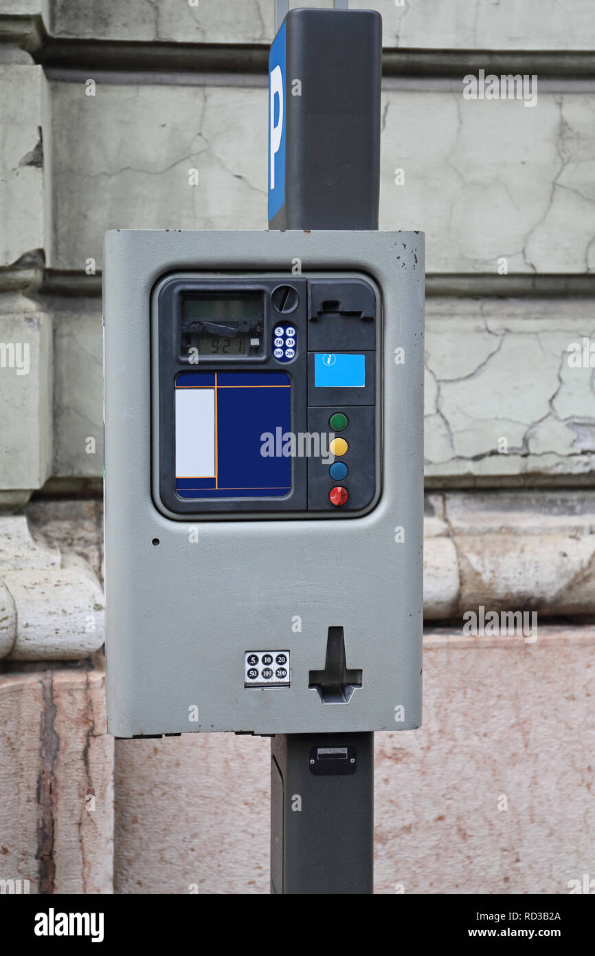 Automated pay station hi-res stock photography and images - Alamy