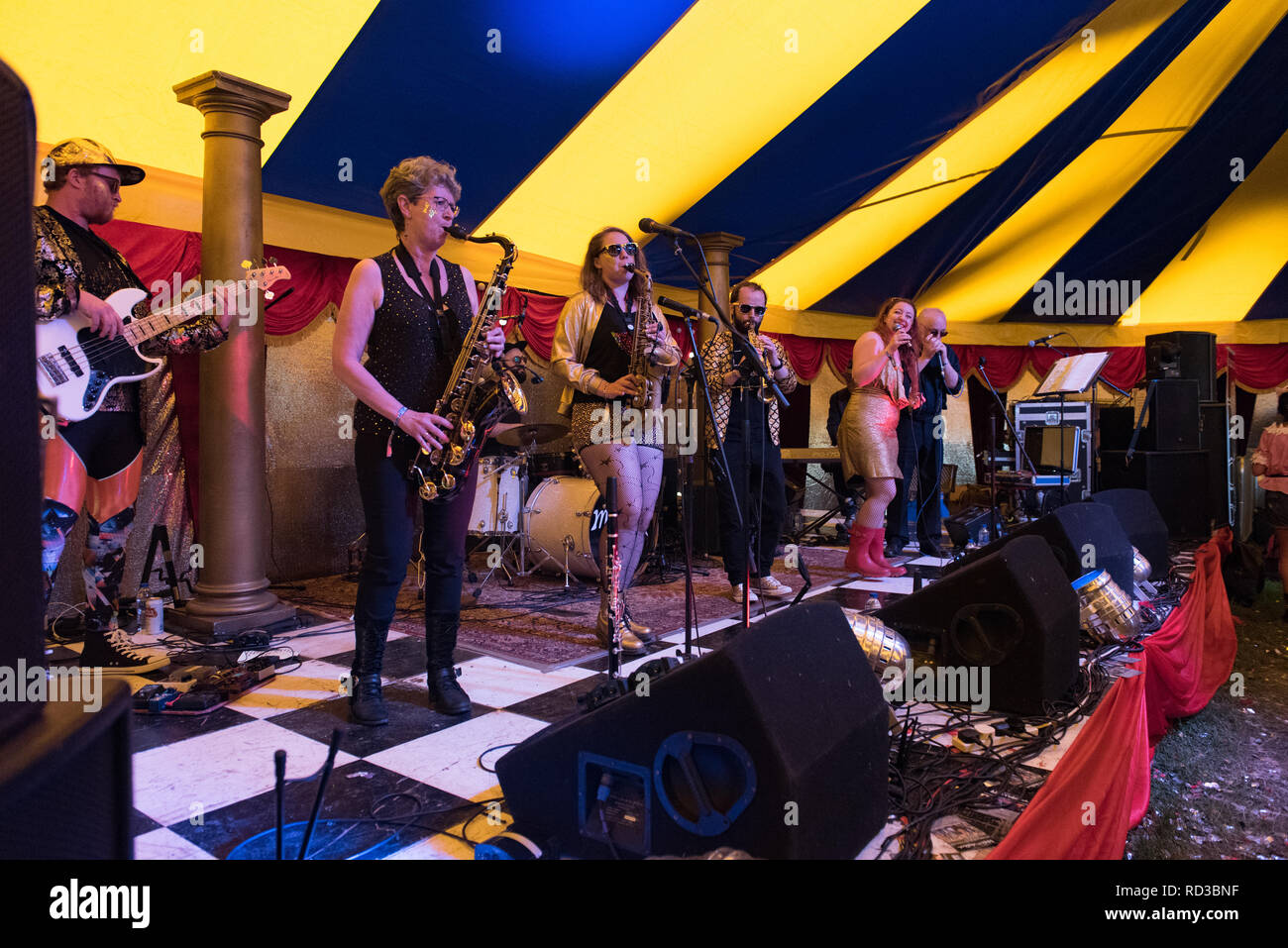 Music festival band hi-res stock photography and images - Alamy