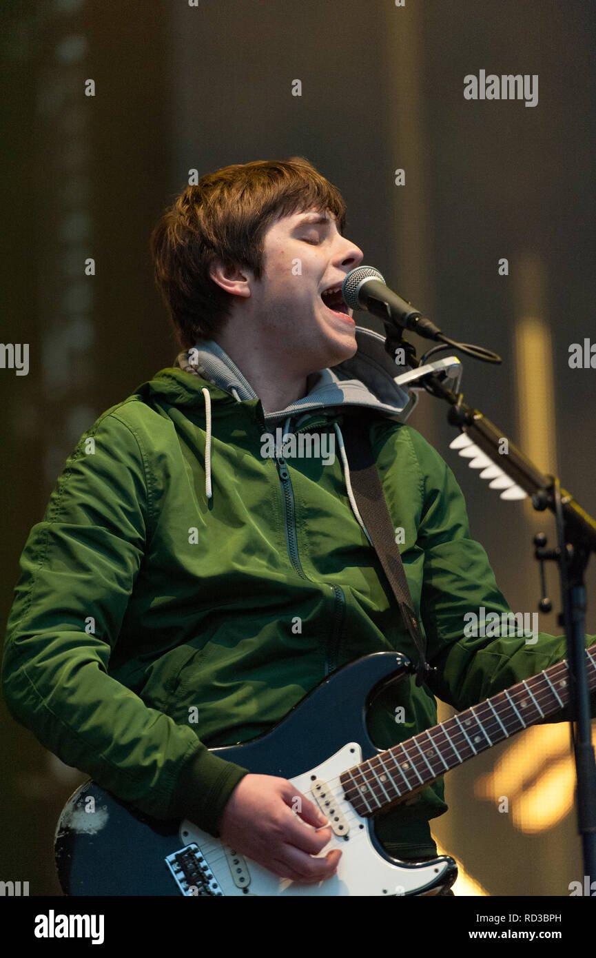 Jake bugg on stage hi-res stock photography and images - Alamy