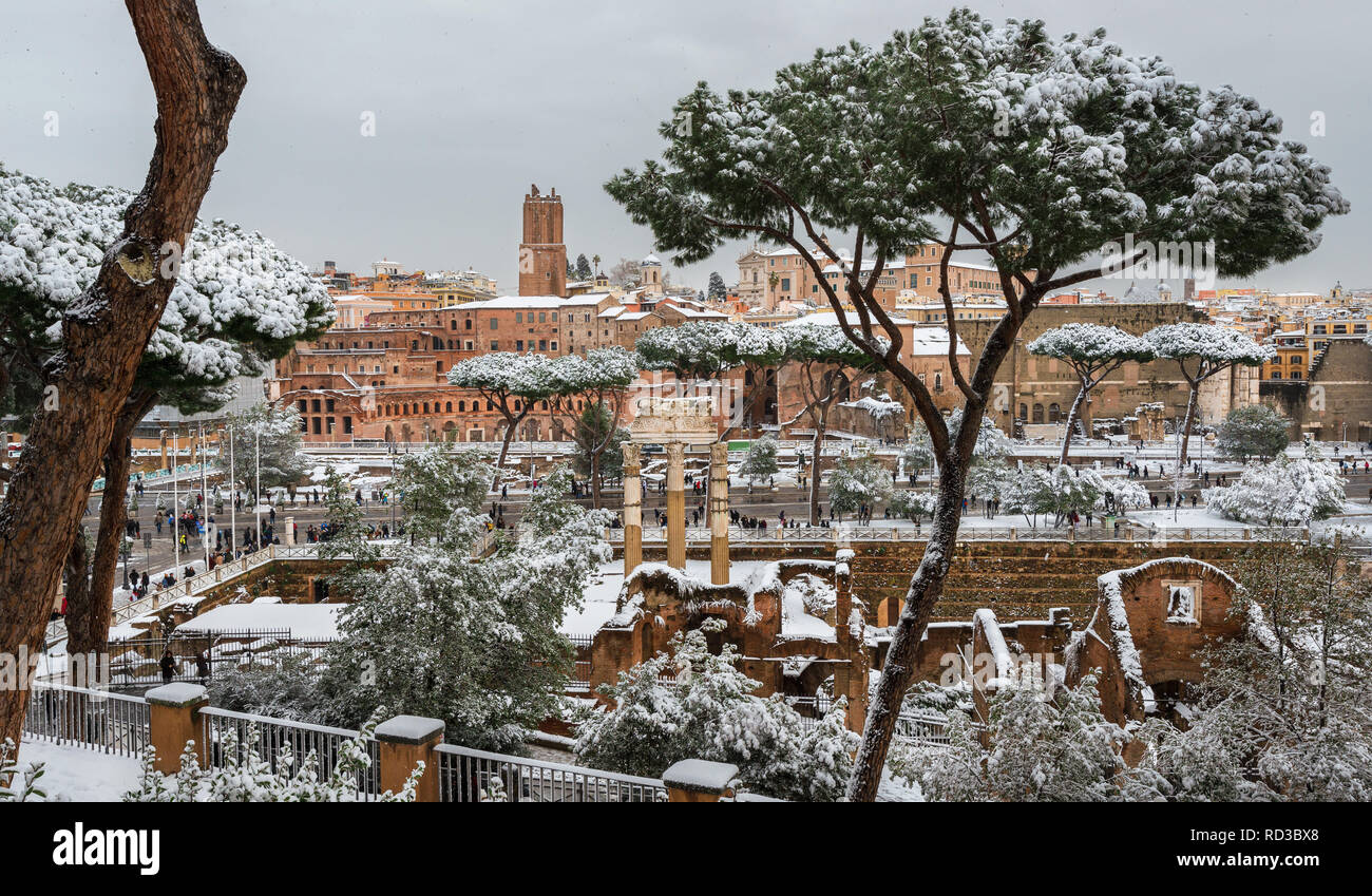 Rome with snow hi-res stock photography and images - Alamy