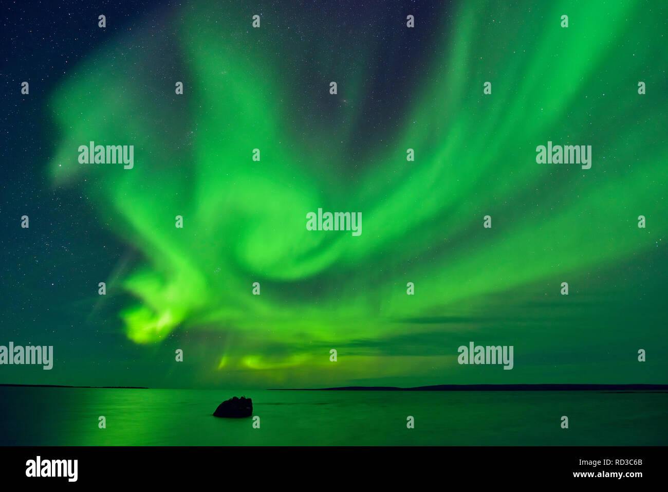 Aurora borealis (Northern lights) over Ennadai Lake, Arctic Haven Lodge ...