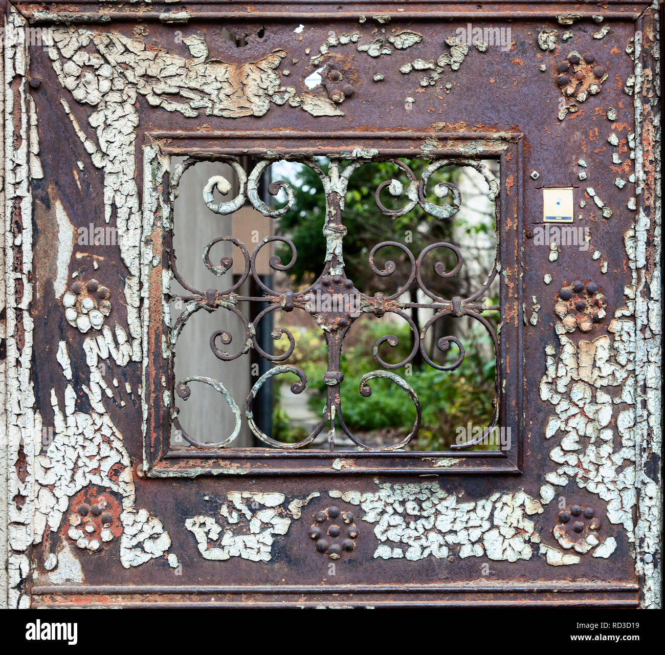 Rusted gate hi-res stock photography and images - Alamy