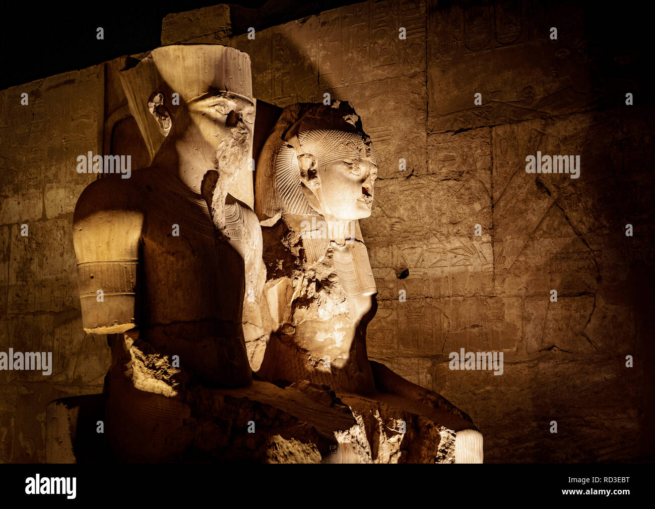 King tutankhamun statue hi-res stock photography and images - Alamy