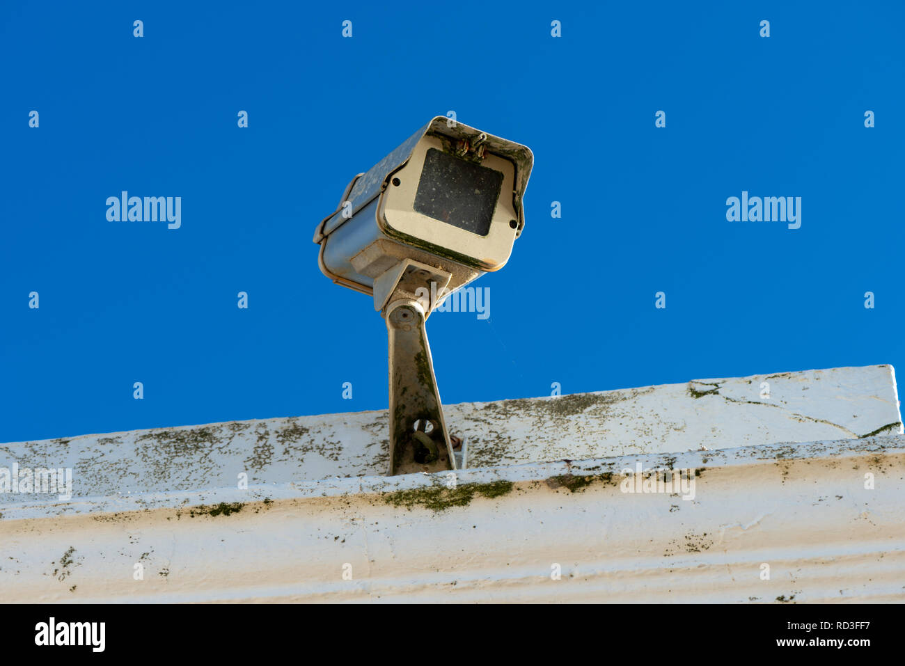 A CCTV security camera on a building Stock Photo - Alamy