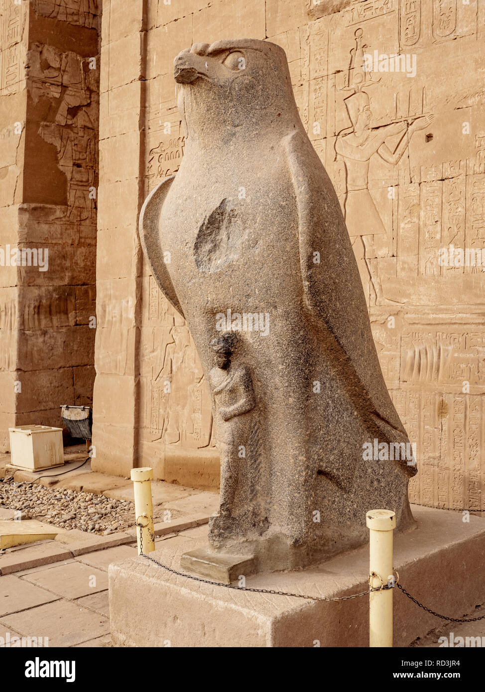 Horus statue at the Temple of Horus in Edfu Egypt Stock Photo - Alamy