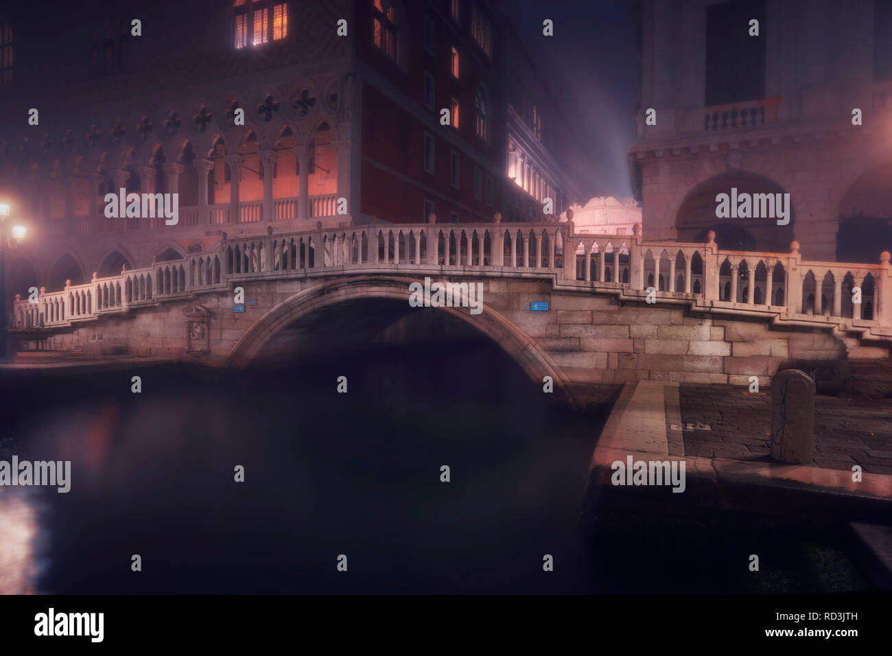 Venetian paths 132 (Ponte della Paglia), Venice, Veneto, Italy Stock ...