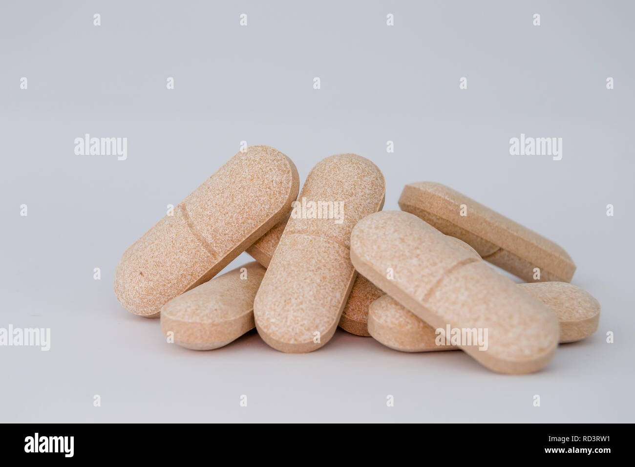 tablets with minerals and vitamins isolated on white background Stock ...
