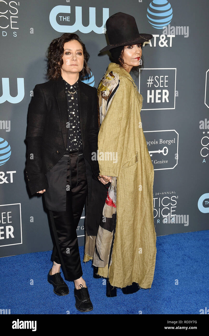 SANTA MONICA, CA - JANUARY 13: Sara Gilbert (L) and Linda Perry arrive ...