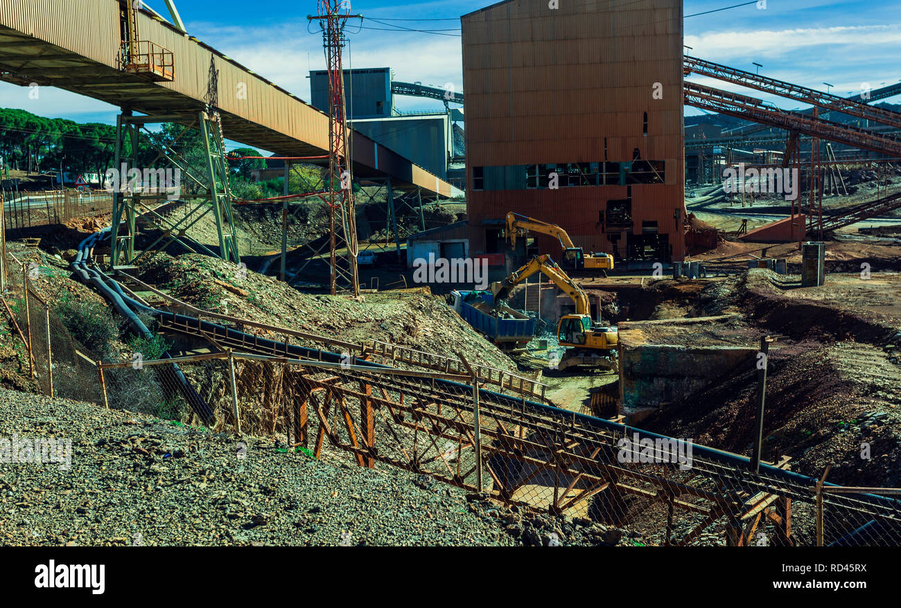 Vehicles working in quarry in hi-res stock photography and images - Alamy
