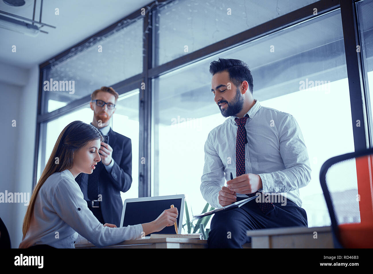 Business team people smiling hi-res stock photography and images - Alamy
